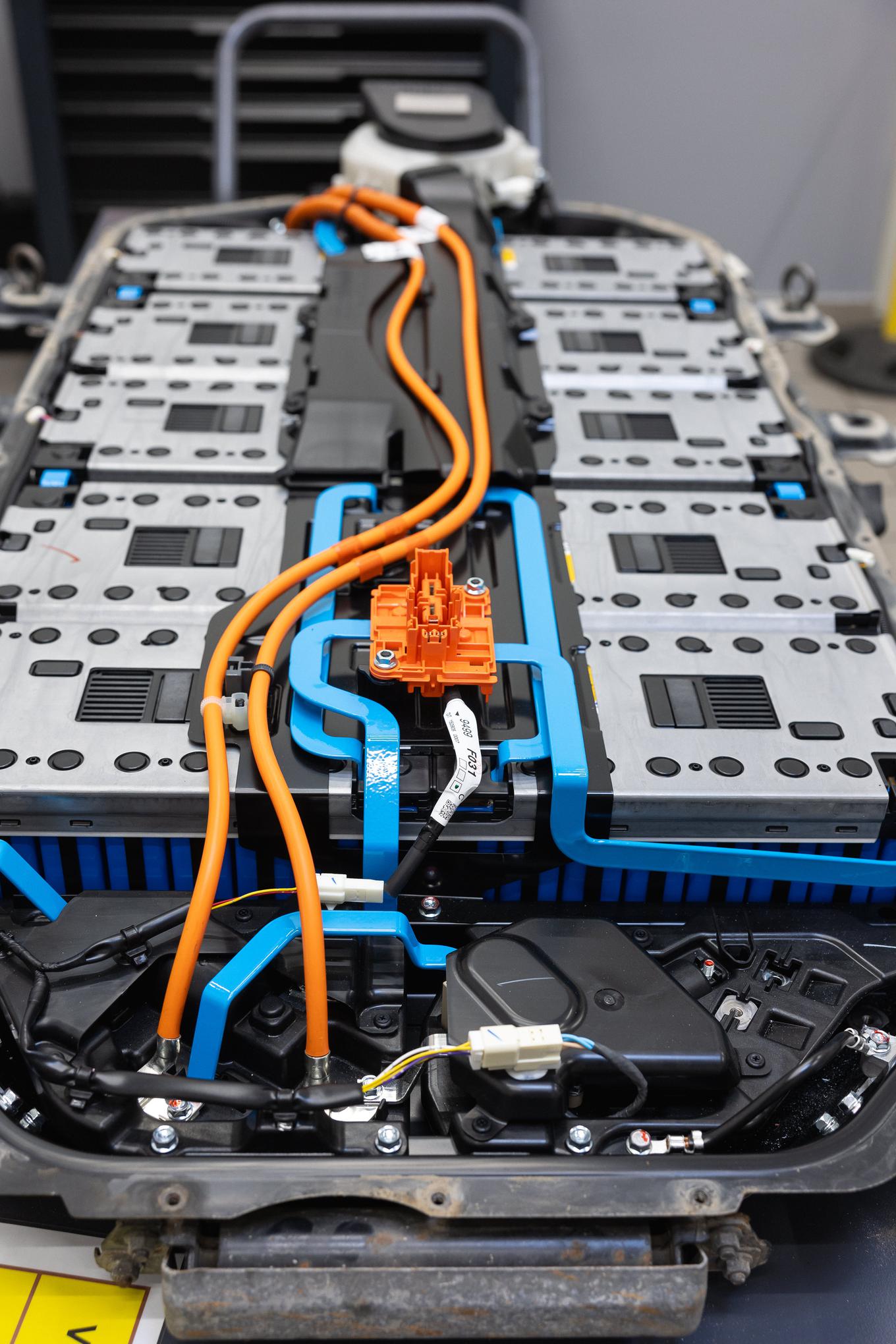 Kakšna bo preventiva? Nov servis za baterije vozil v Ljubljani. #foto ...