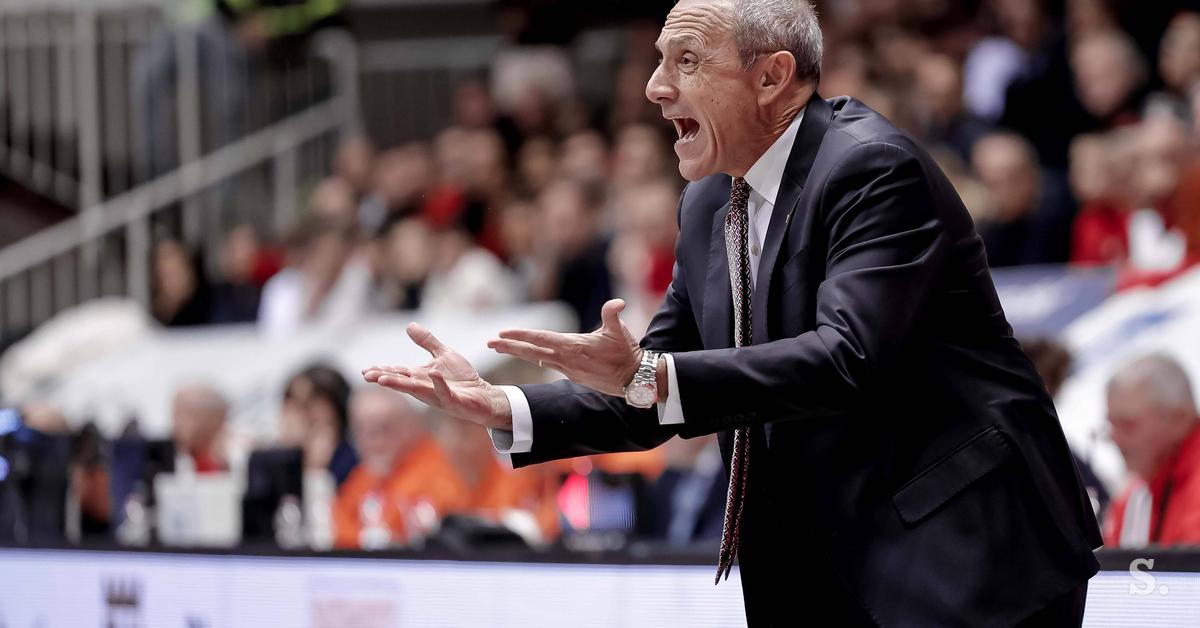Ettore Messina odstopil z mesta trenerja Olimpie - siol.net