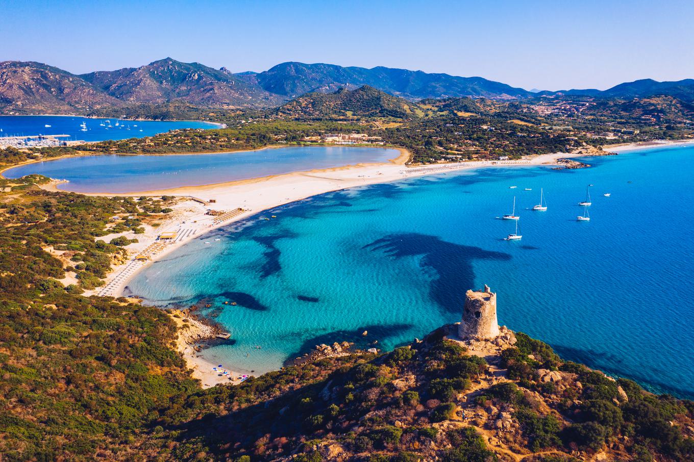 Morje požira obalo. Izgine lahko tudi čudovita plaža pri sosedih. #foto ...