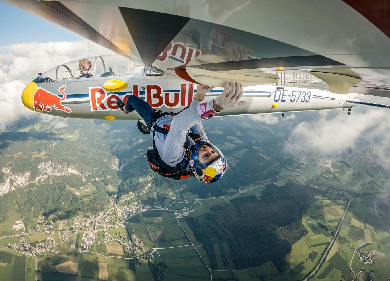 Adrenalinski podvig 2.500 metrov nad tlemi: Domen Škofic je prvi ...