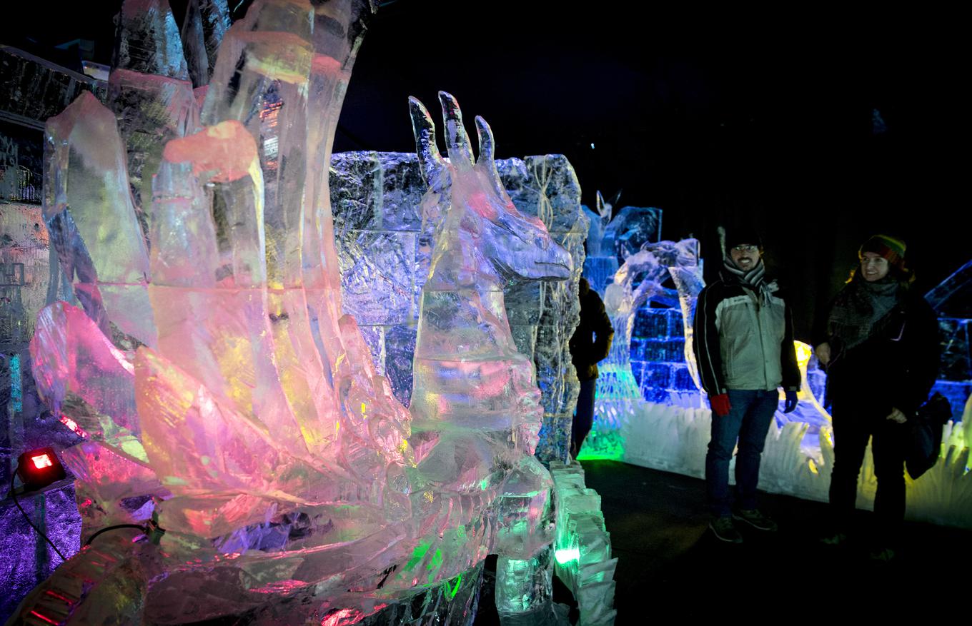 Sredi Ljubljane postavili Ledeno deželo s 60 tonami ledu #foto - siol.net