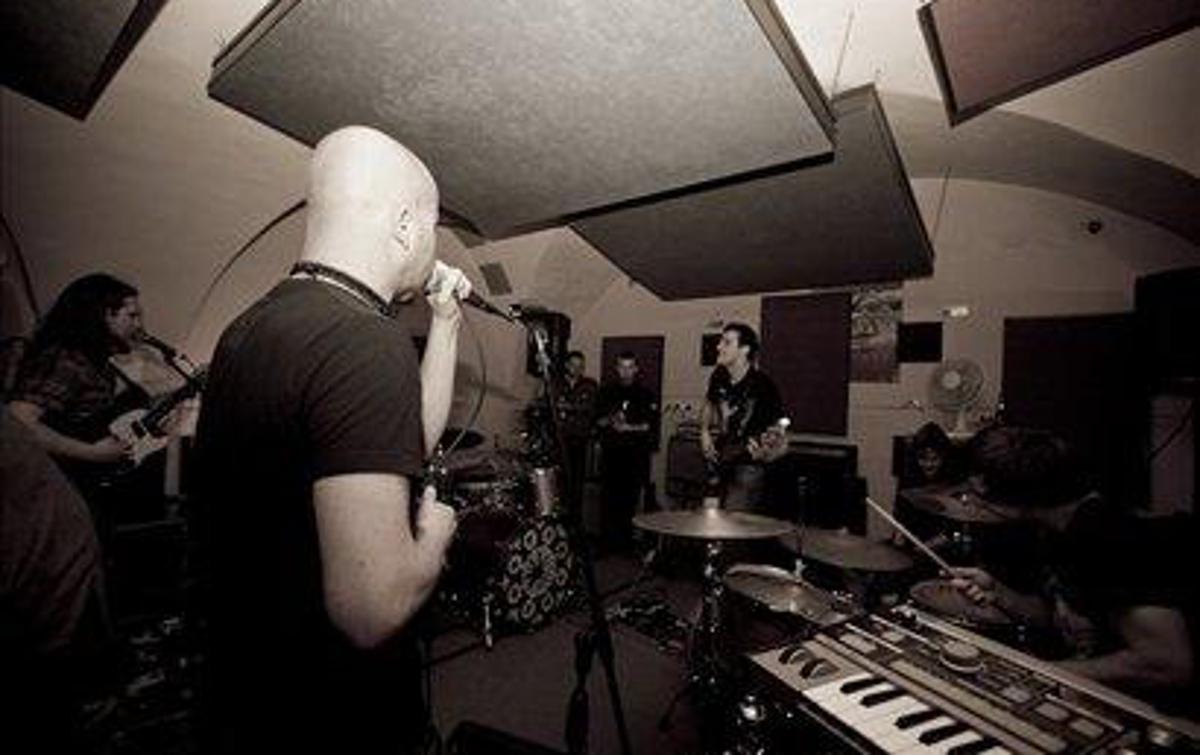 Izšel prvenec skupine Adam - siol.net