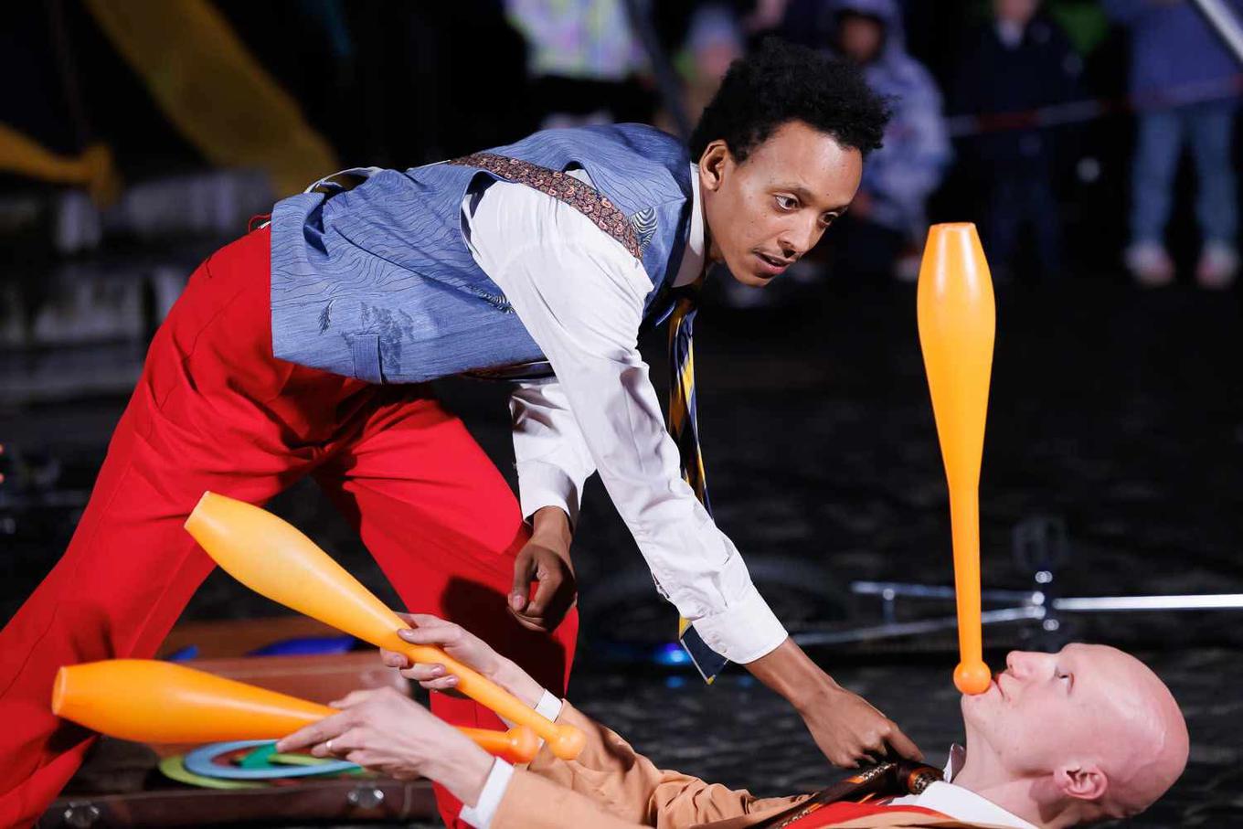 Eritrejec Markos Teklu našel delo v Domu starejših Logatec: Prvič sem ...