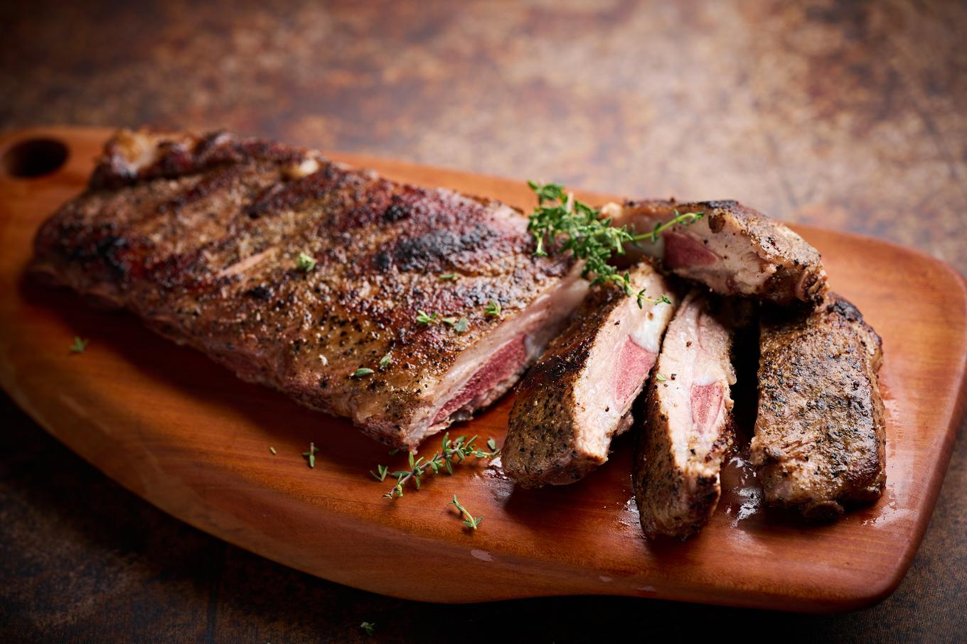 Sočna rebrca na žaru, po katerih si boste obliznili vse prste # ...