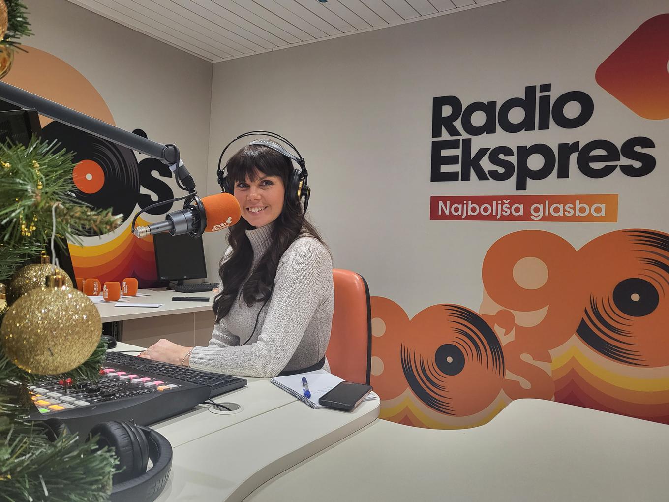 Radio Ekspres z novo voditeljico - siol.net